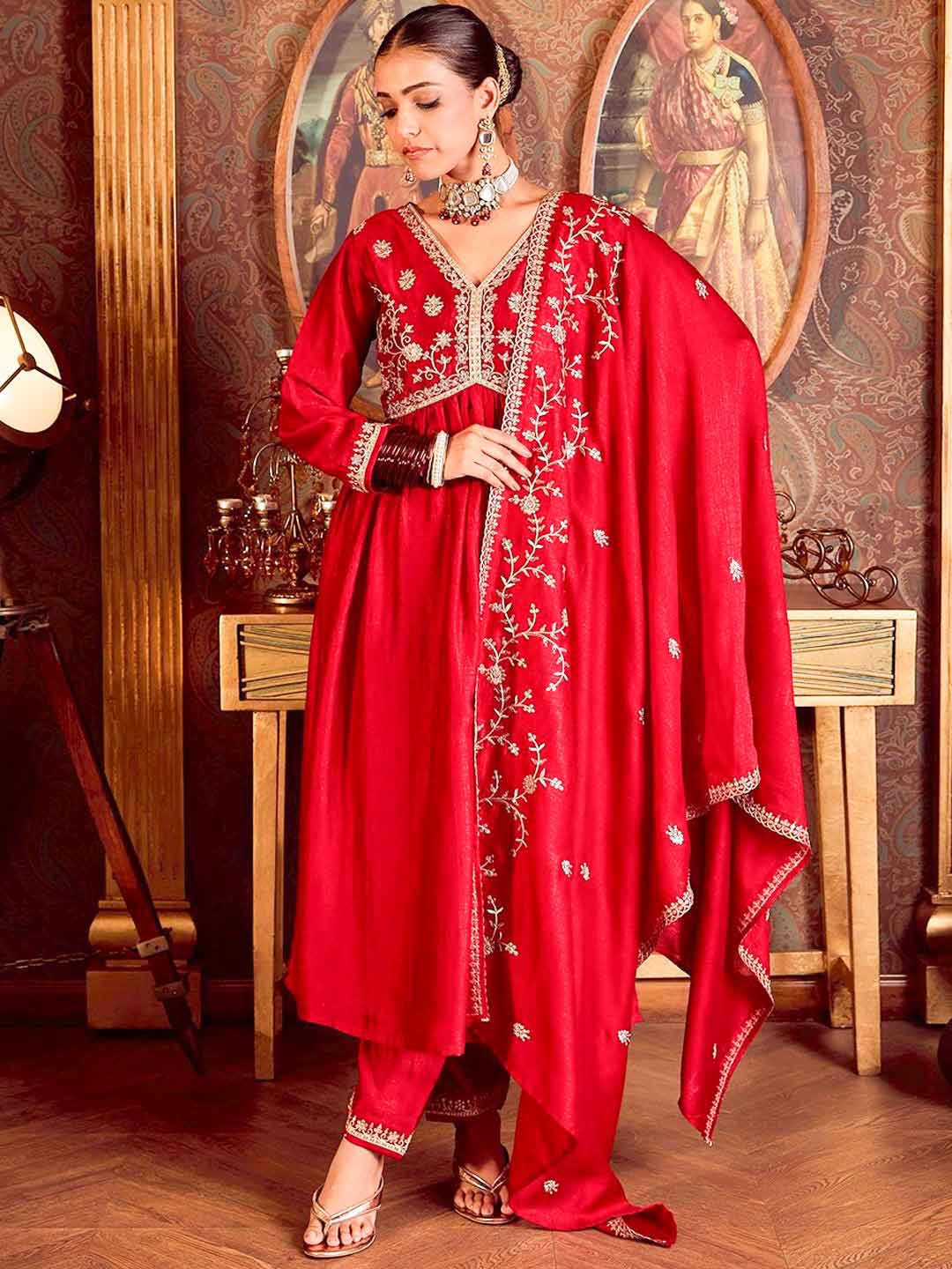 Red Suit Designs: 5 तरह के Heavy Designs Red Suit के देखें डिजाइंस ...