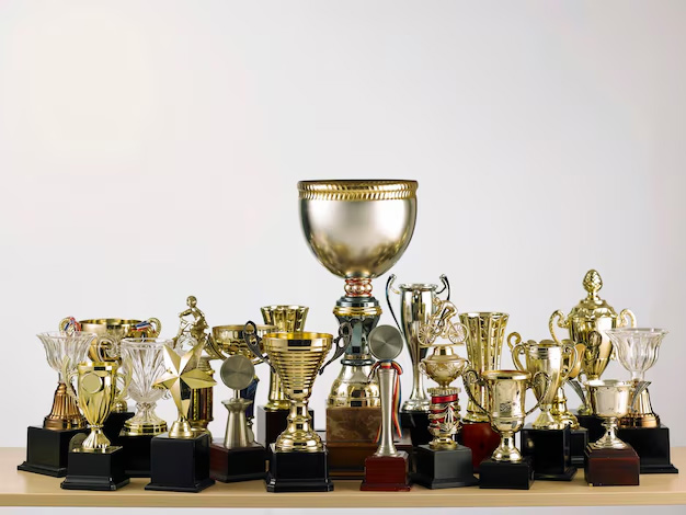 Trophy Cleaning Hacks। बच्चों की जीती ट्रॉफी की खो गई है चमक? बाथरूम ...