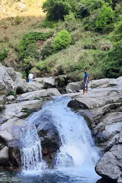 भागसु हुआ पुराना...इस बार धर्मशाला के इन खूबसूरत झरनों को करें ...