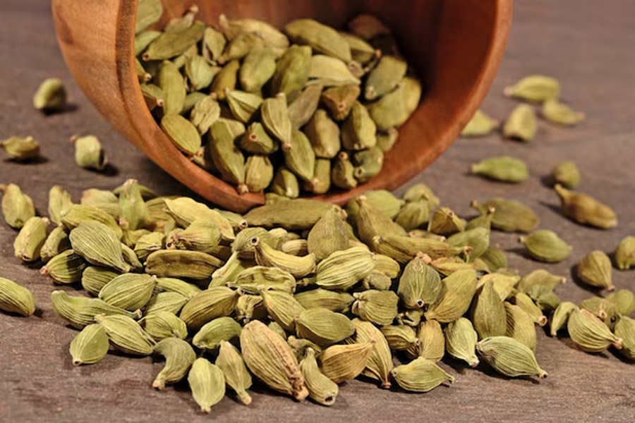 चिकन बनाते वक्त इलायची क्यों इस्तेमाल की जाती है? यहां जानिए गजब के ...