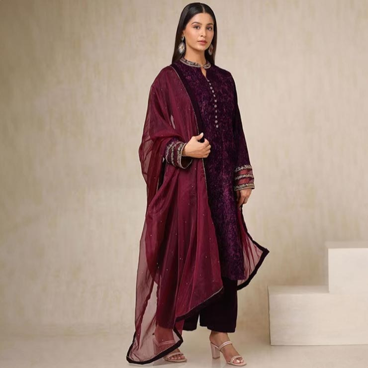 Collar Suit Designs: न्यू लुक पाने के लिए बेस्ट हैं ये 3 स्टाइलिश ...