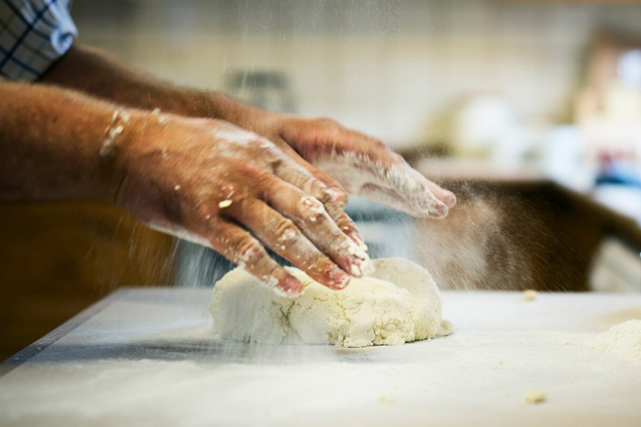 उल्टे तवे पर रुई की तरह सॉफ्ट बनती हैं रोटियां, यहां जानें इस्तेमाल ...