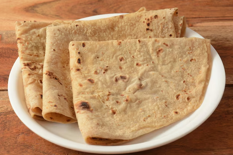 उल्टे तवे पर रुई की तरह सॉफ्ट बनती हैं रोटियां, यहां जानें इस्तेमाल ...