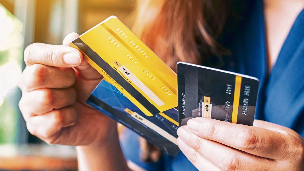 अगर आप स्टूडेंट हैं और चाहती हैं Credit Card, तो बस करें ये एक काम...घर ...