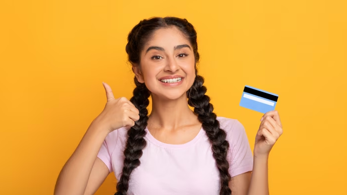 अगर आप स्टूडेंट हैं और चाहती हैं Credit Card, तो बस करें ये एक काम...घर ...