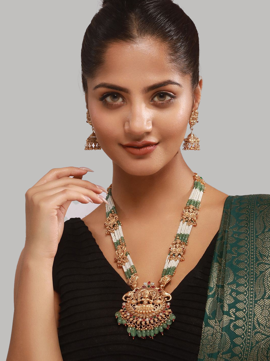 Deep Neck Blouse के लिए परफेक्ट हैं ये 3 Necklace डिजाइंस, देखें फोटोज ...