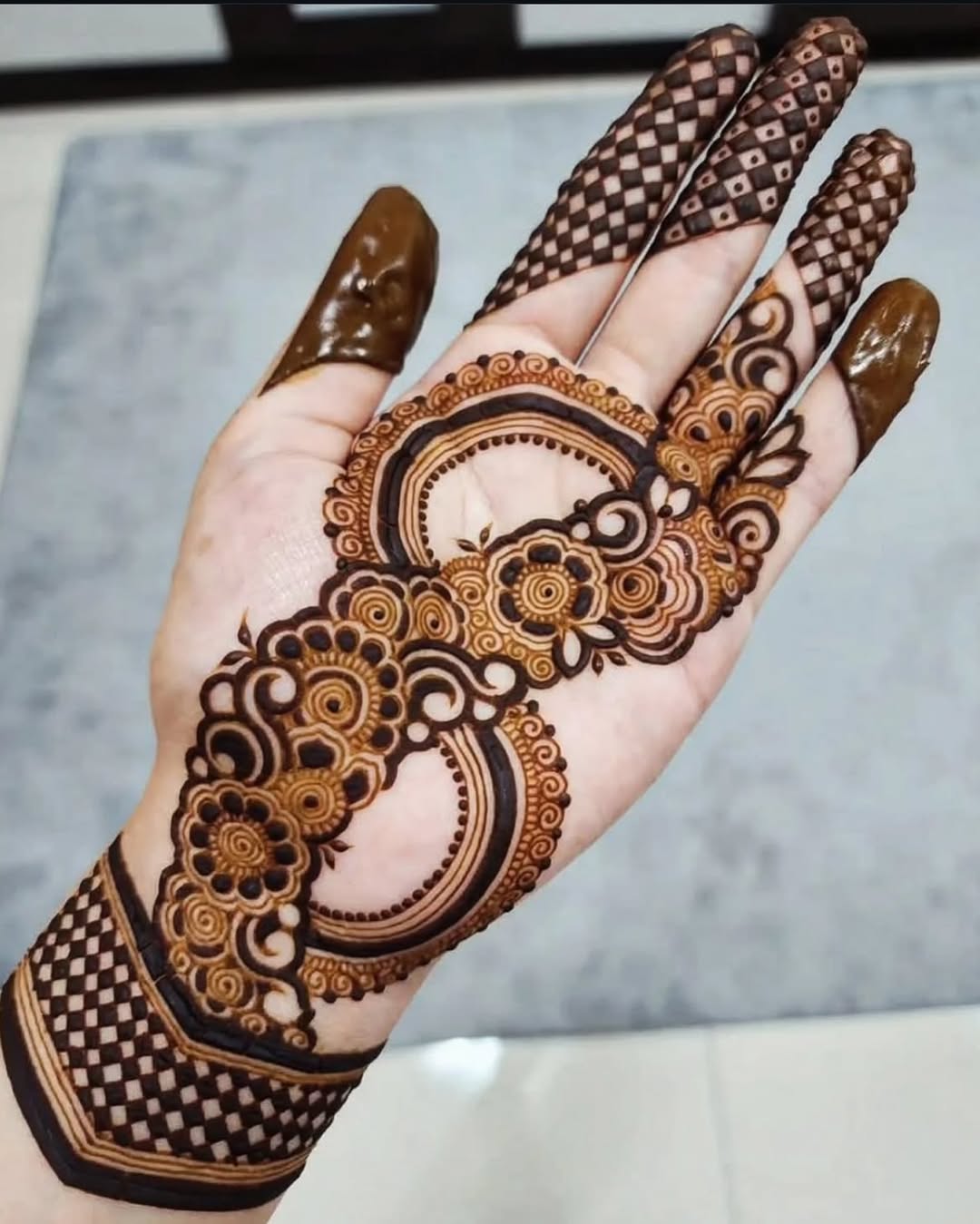 Arabic Mehndi Designs for Sawan 2025: लंबे हों या छोटे हाथ, अरेबिक ...