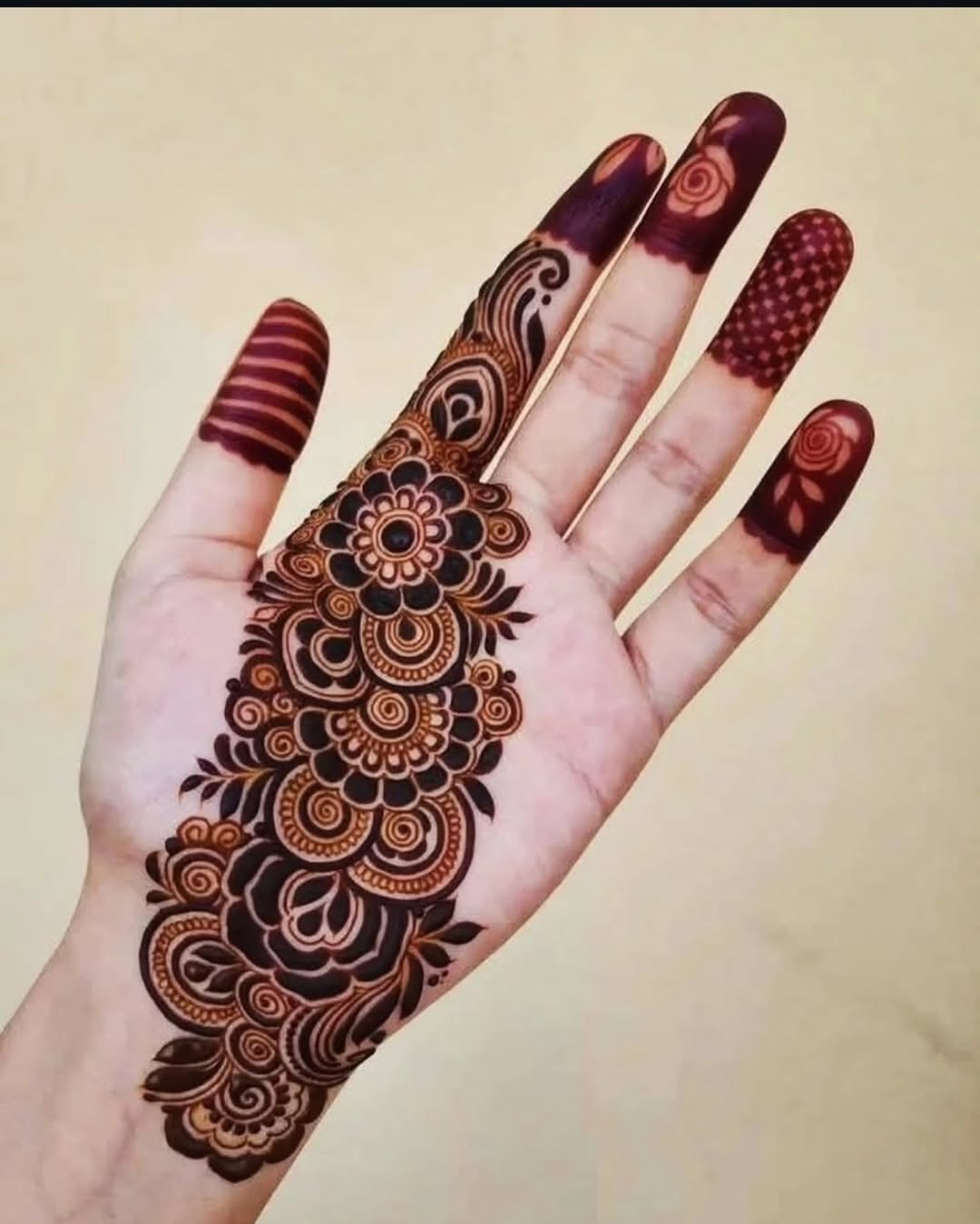 Arabic Mehndi Designs for Sawan 2025: लंबे हों या छोटे हाथ, अरेबिक ...