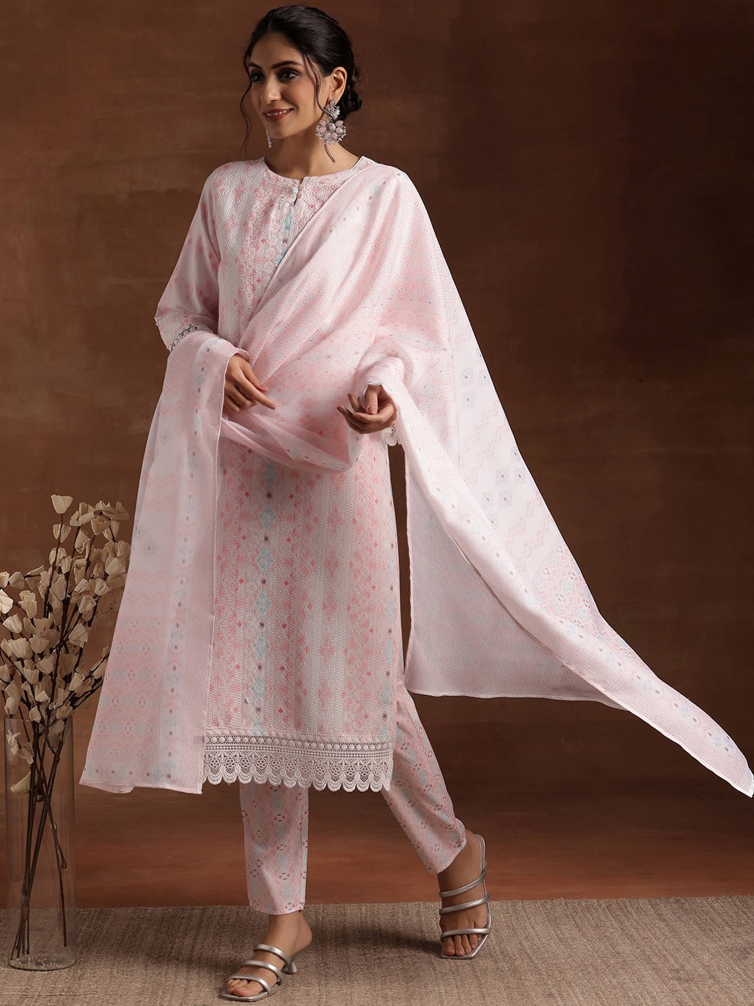 मानसून में अपना वार्डरोब करें अपडेट, ये लाइट कलर के सलवार-सूट करें ...