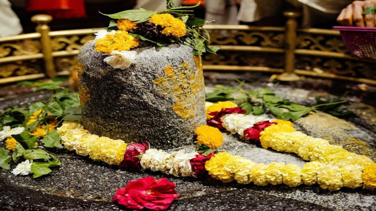 Sawan Shivratri Puja Vidhi 2025 | सावन शिवरात्रि पर शिवलिंग की पूजा ...
