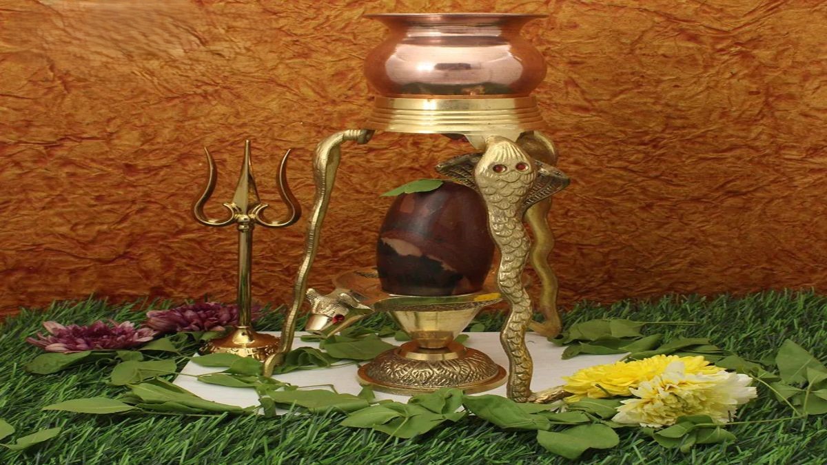 भूरा, काला या सफेद... किस रंग का शिवलिंग घर पर रखना चाहिए? जानें पंडित ...