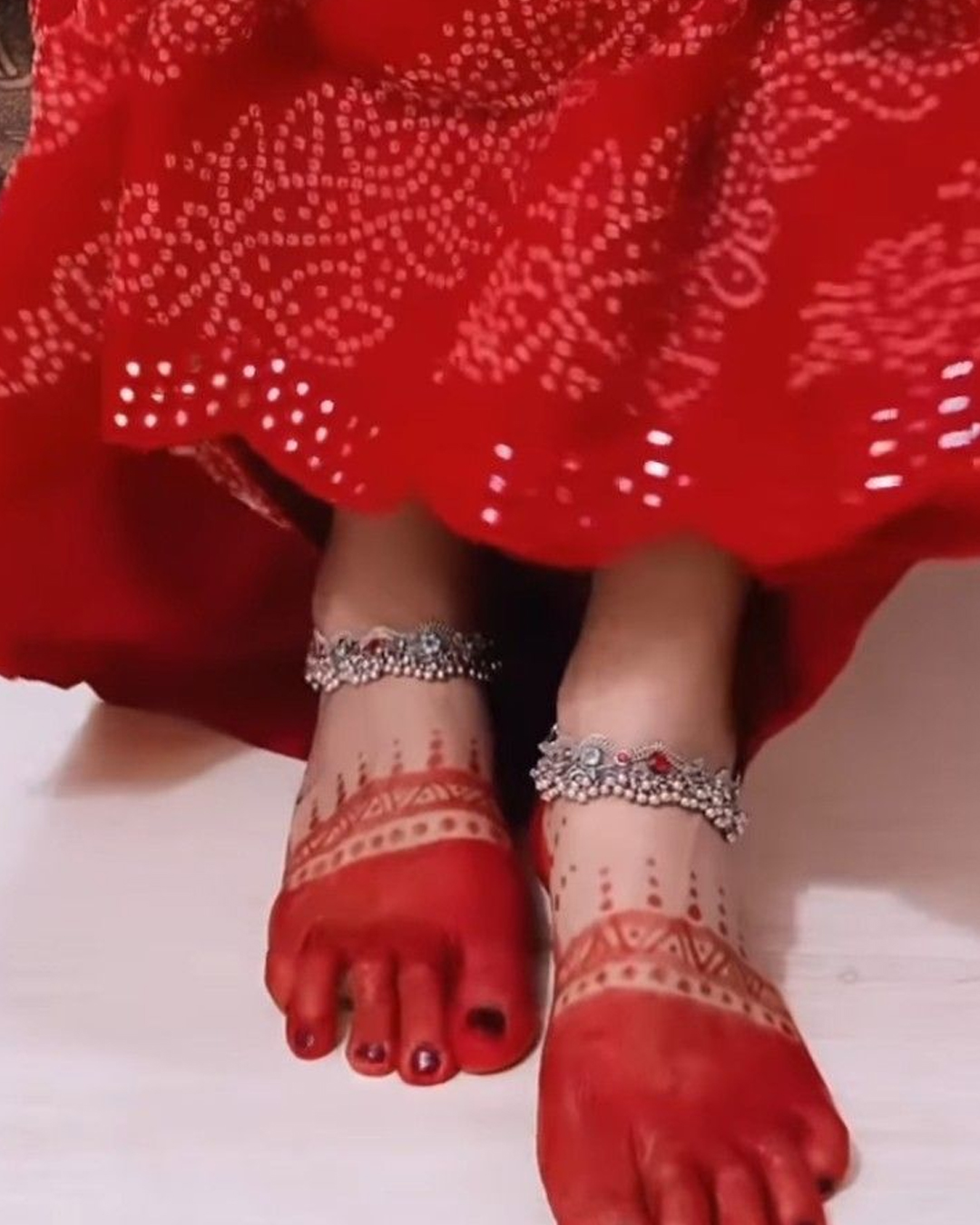 Alta Design on Feet: सावन में सजाएं अपने पैर, लगाएं आलता के ये खूबसूरत ...