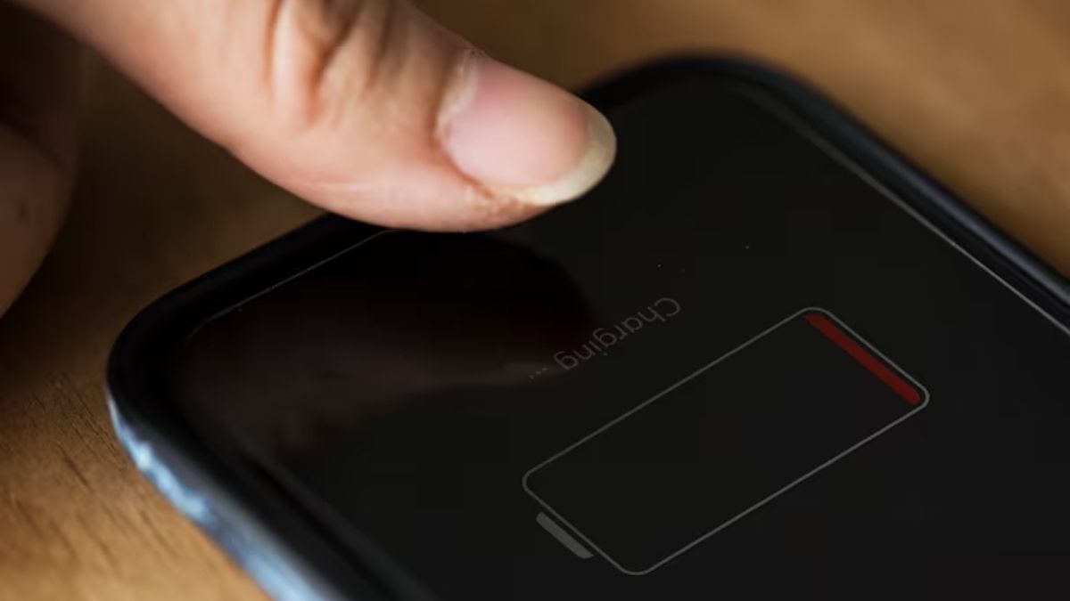 Smartphone Battery Saving Tips: बिना इस्तेमाल किए ही खत्म हो जाती है ...