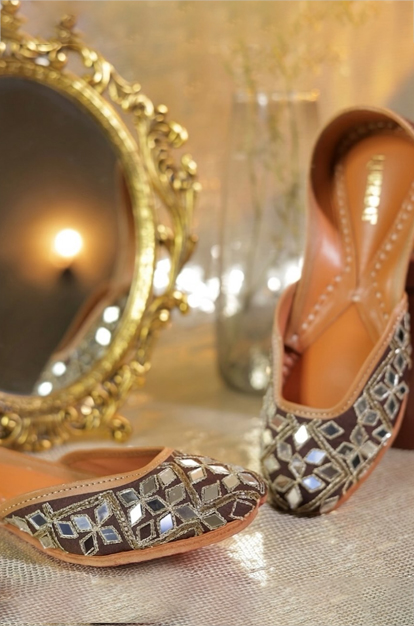 Mirror Work Jutti Designs: सिंपल सूट के साथ भी अलग लुक देंगी ये मिरर ...