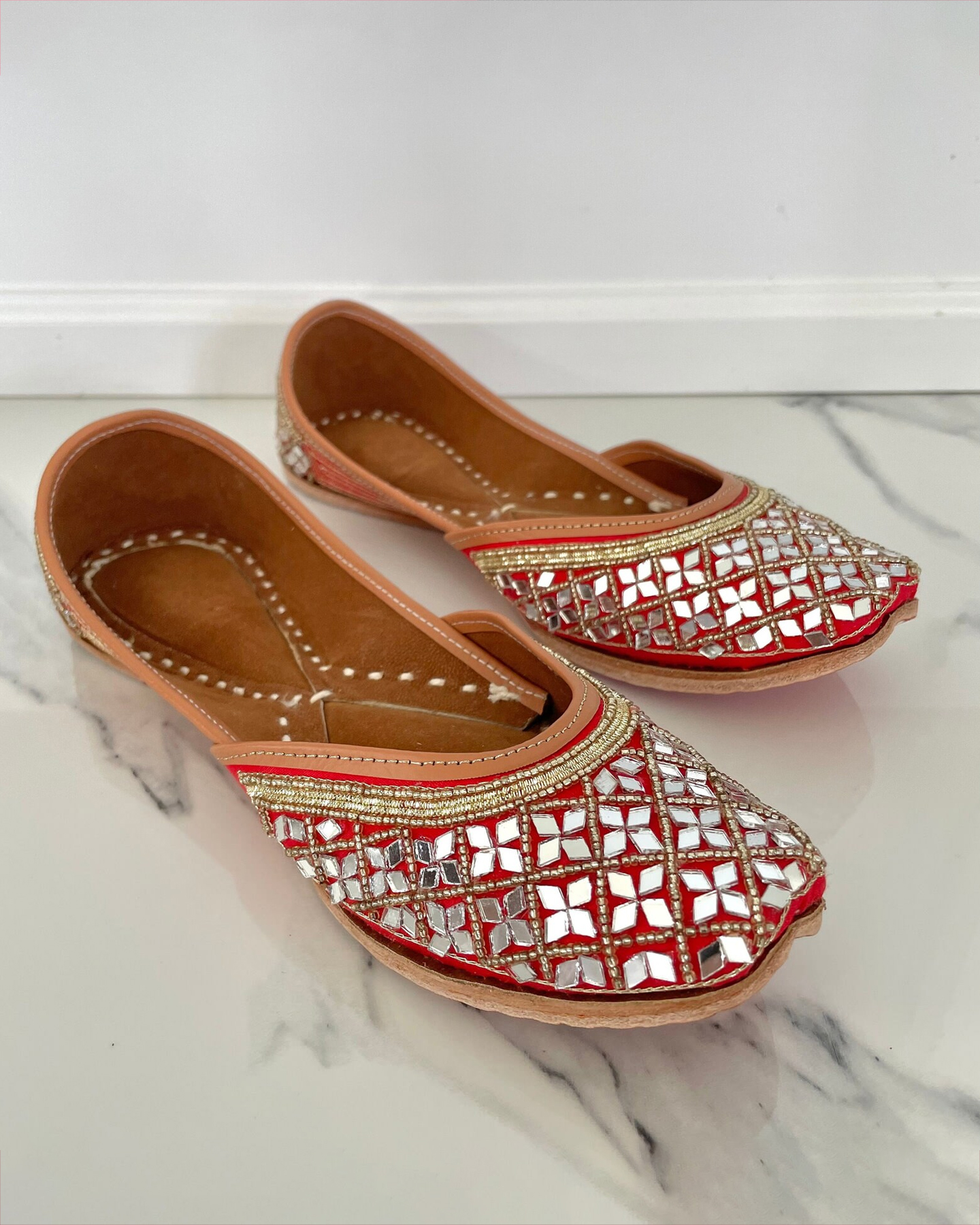 Mirror Work Jutti Designs: सिंपल सूट के साथ भी अलग लुक देंगी ये मिरर ...
