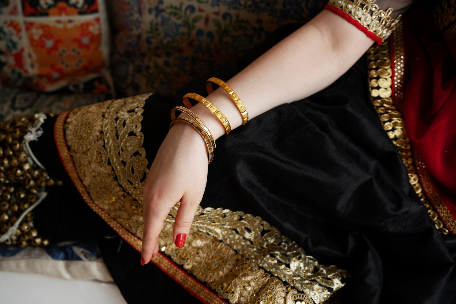 ससुराल में मिले गहनों पर किसका कानूनी हक? जानें स्त्रीधन से जुड़े नियम ...