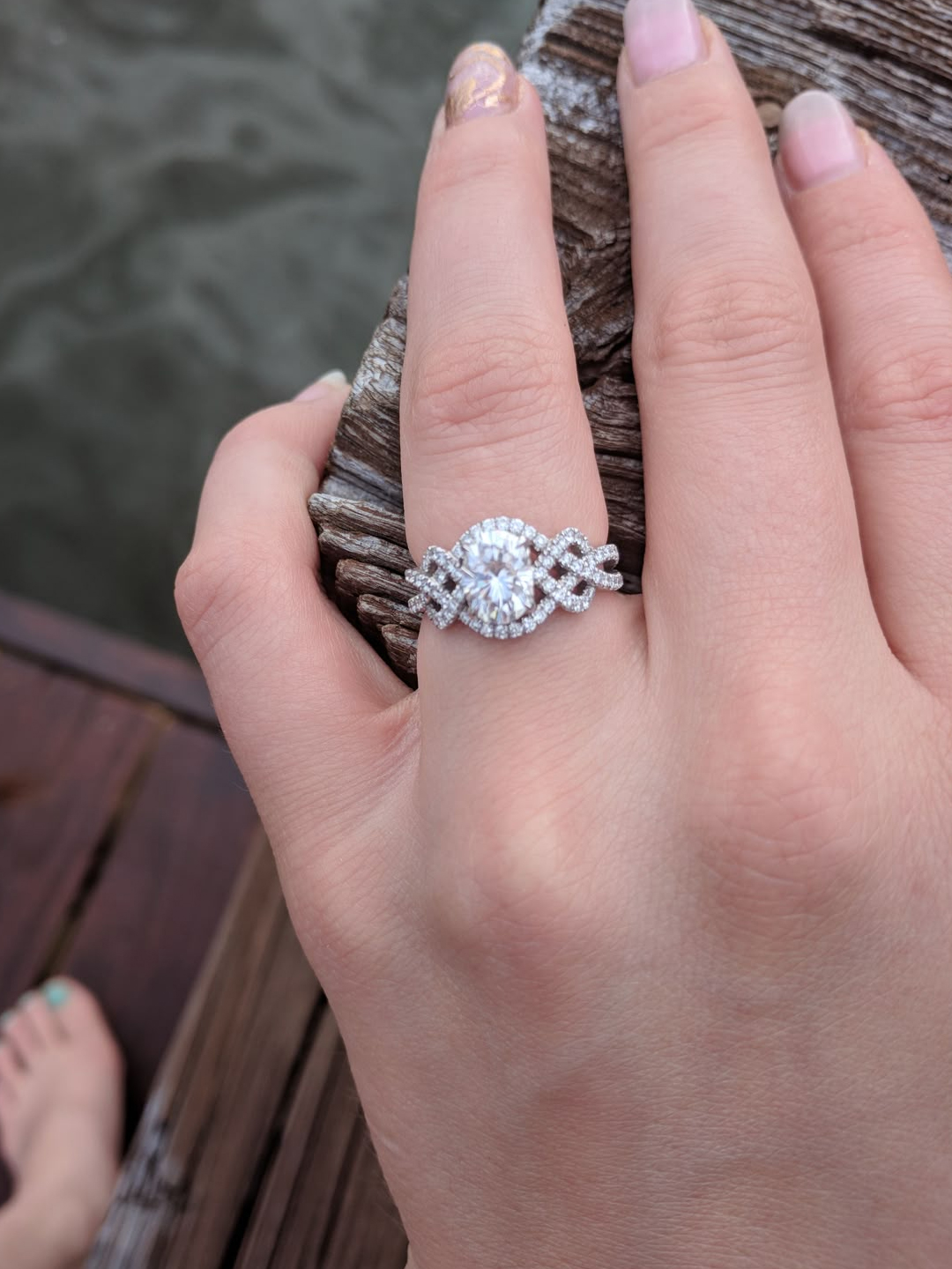 Engagement Diamond Rings For Women: सगाई के खास मौके पर पहनने के लिए ...