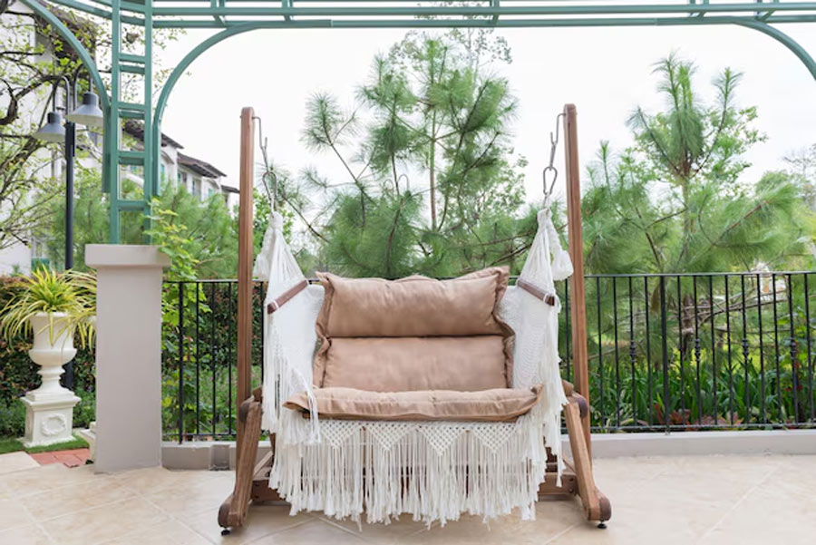 Jhula Designs For Balcony: बोरिंग बालकनी को दें एक खूबसूरत मेकओवर, इस ...
