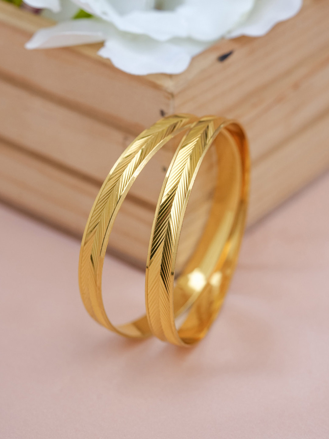 Golden Polish Daily Wear Kangan: रोजाना पहनने के लिए बेस्ट हैं ये ...