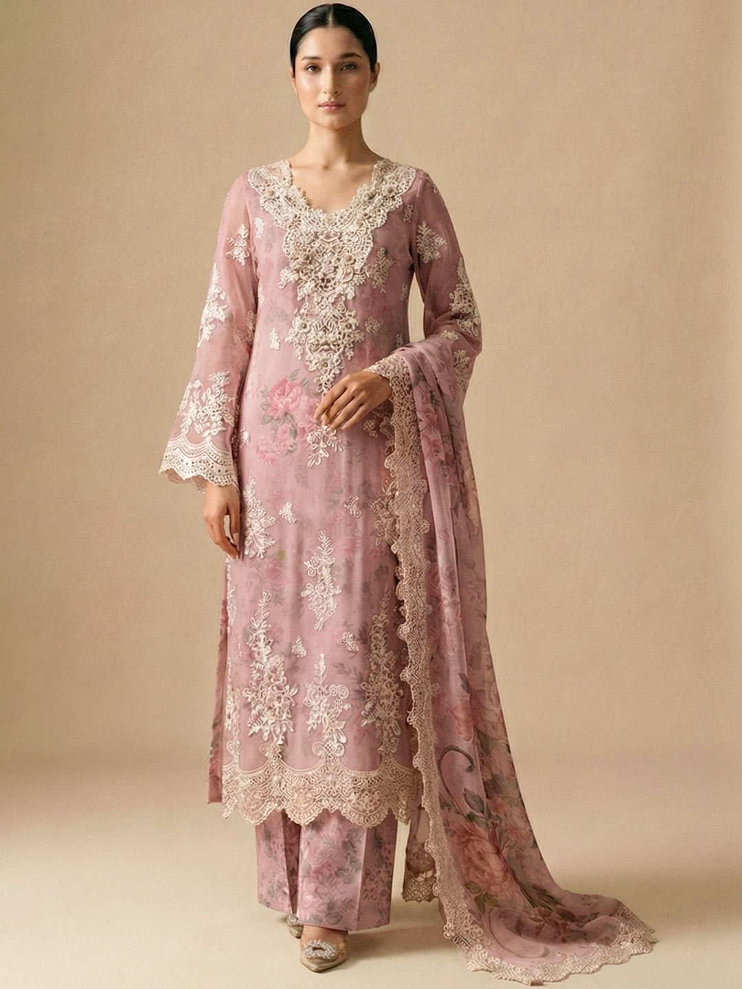 Cut Work Suits Designs: ट्राई करें ये लेटेस्ट और स्टाइलिश कटवर्क सूट ...