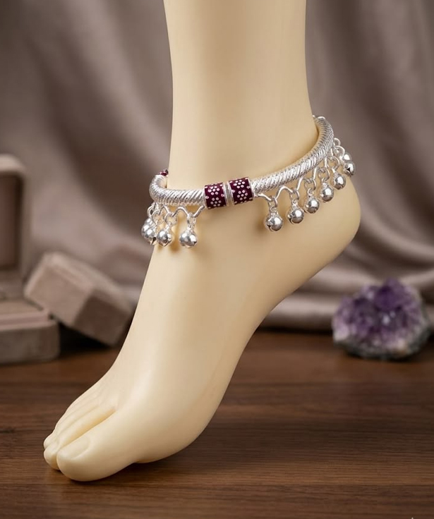 Kada Payal Designs: पैरों को मॉडर्न और रॉयल लुक देंगे चांदी के 'कड़ा ...