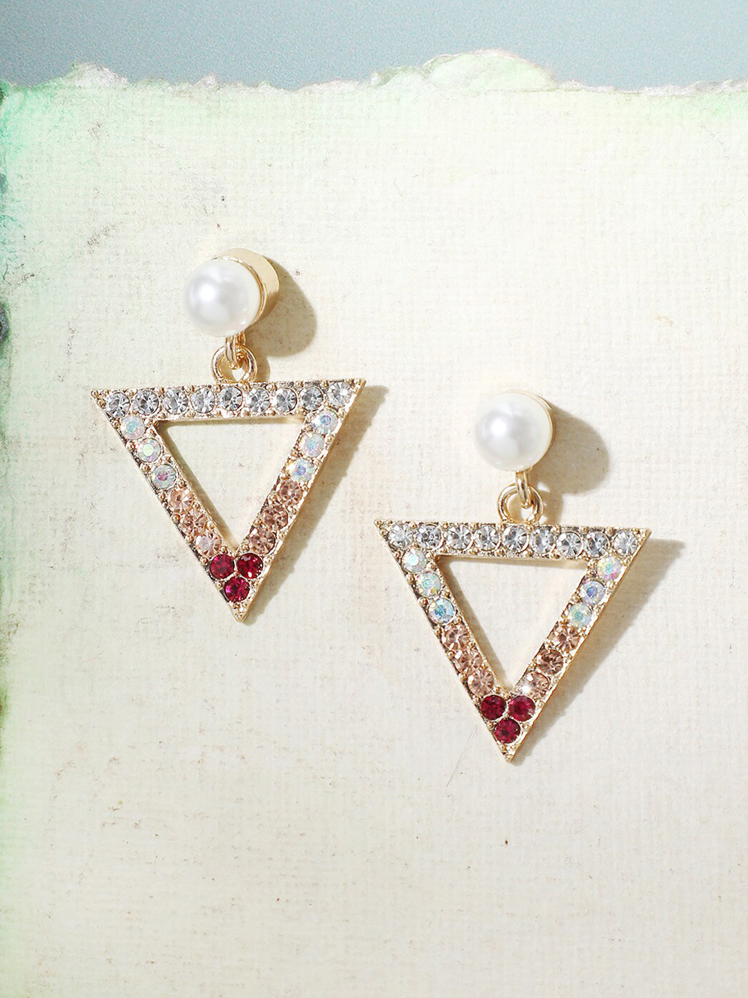 Triangle Designs Earrings: इस बार ज्वेलरी कलेक्शन को करें अपडेट, स्टाइल ...