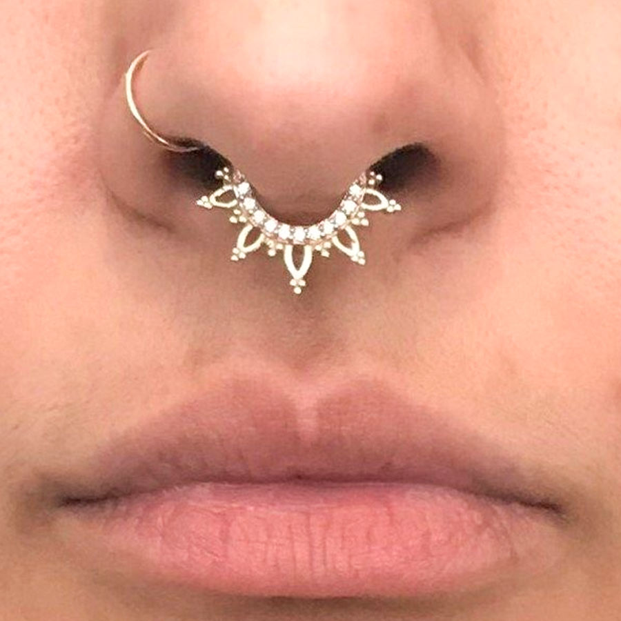 Septum Nose Ring Designs: बिना नाक छिदे भी चेहरे को मिलेगा बोल्ड लुक ...