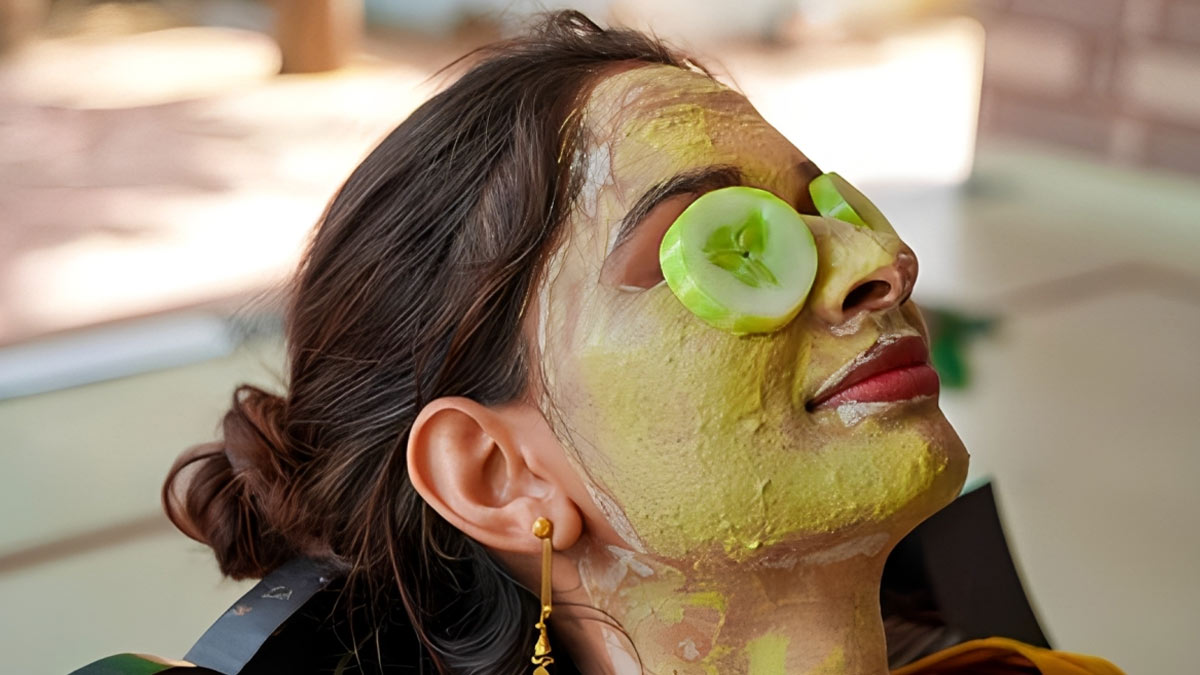 इंस्टेंट ग्लो के लिए ट्राई करें मुल्तानी मिट्टी, टमाटर और खीरे का DIY ...
