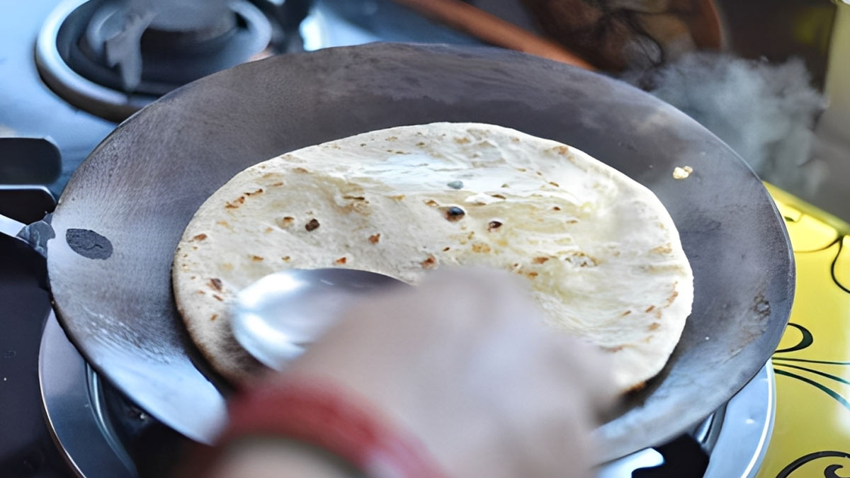 सत्तू का पराठा बेलते समय बाहर निकल जाती है स्टफिंग? इन 3 टिप्स से ...