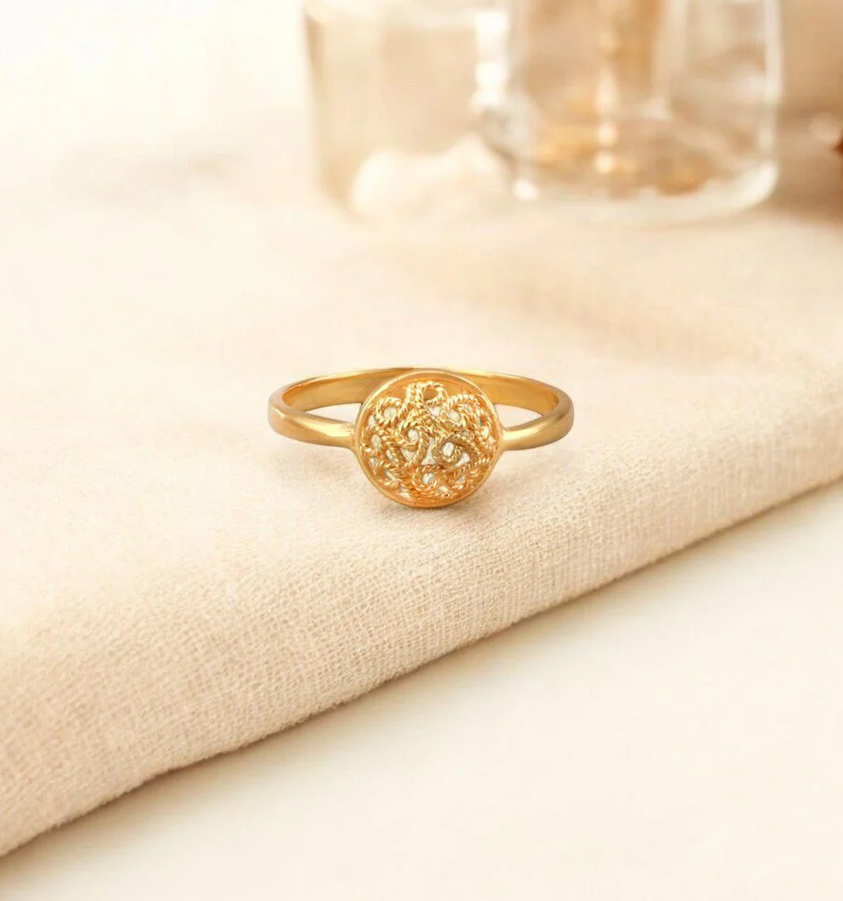 Affordable 18k Gold Ring Designs: 22 कैरेट का खर्च क्यों उठाना? 18 ...