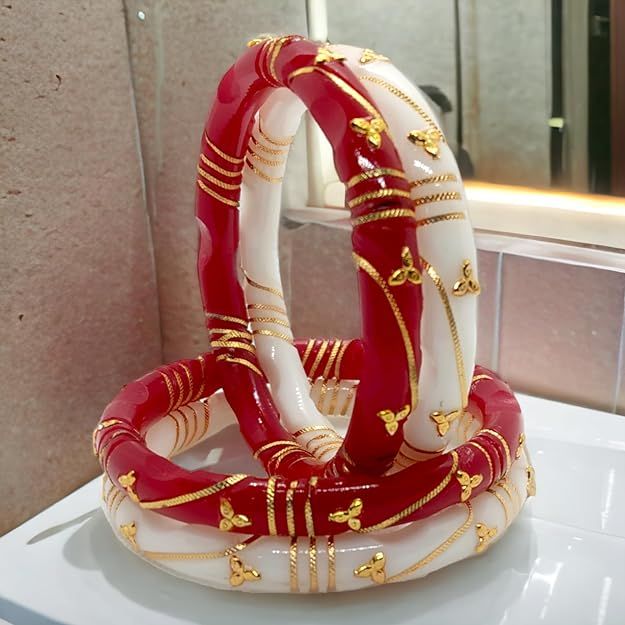 बंगाली महिलाओं की पहली पसंद हैं Shankha Pola Bangles, आप भी देखें ...