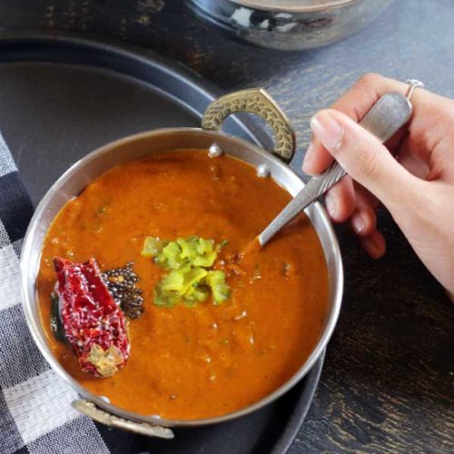 अलग स्टाइल से बनाना चाहती हैं करेले की सब्जी? ट्राई करें कर्नाटक की ...
