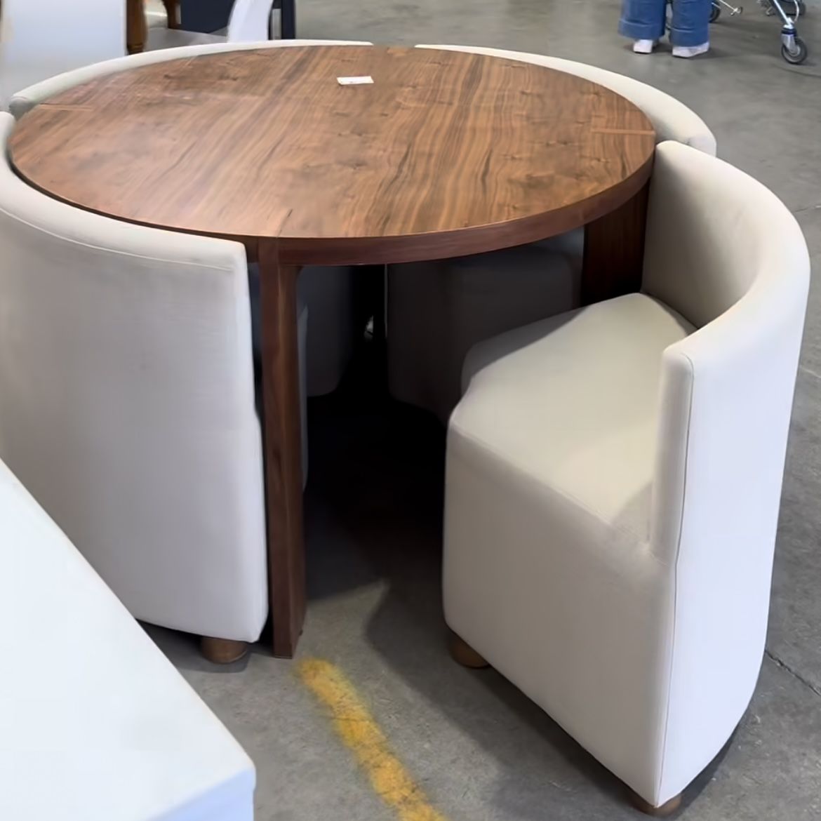 छोटे घरों के लिए परफेक्ट हैं ये 4 Seater डाइनिंग टेबल, देखें डिजाइंस ...