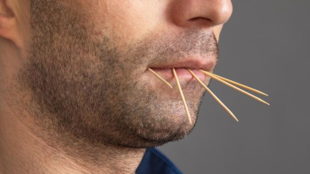 Toothpick Harmful: பல் குச்சி மெல்லும் பழக்கம் இருந்தால் இந்த தீமைகள் ...