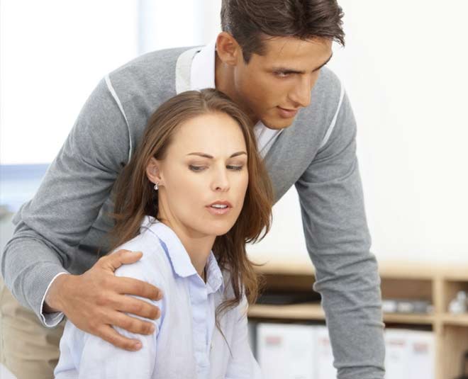 38% महिलाओं ने माना कि ऑफिस में हुआ 'Sexual Harassment' | 38 per cent ...