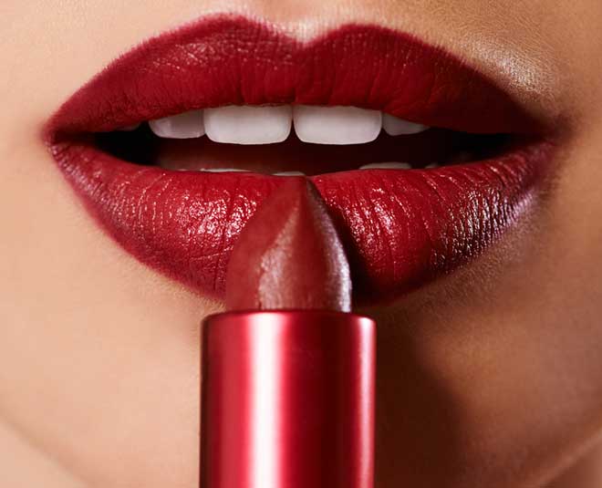 Apply Lipstick Like This If You Want To Look Sexy Apply Lipstick Like
