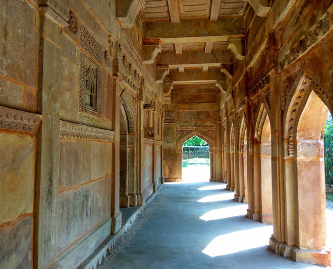 रोचक इतिहास को खुद में समेटे है चंद्रकांता से जुड़ा चुनारगढ़ का किला ...