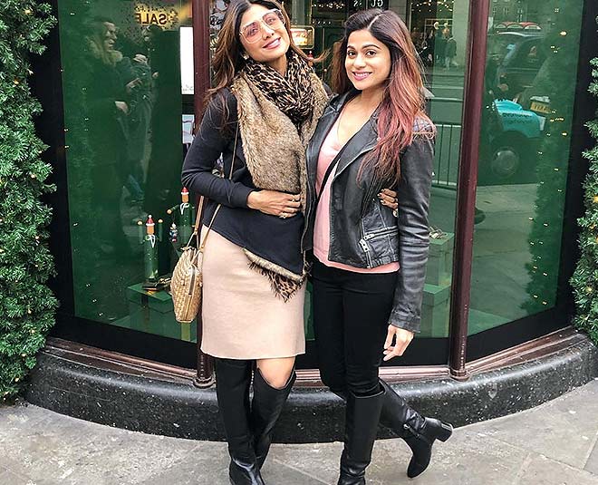 International Siblings Day Couple Dance Of Two Bollywood Star Sisters ...