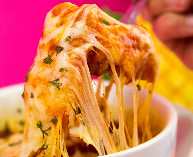 Make Cheesy Mug Pizza In Just 2 Minutes In Your Microwave | HerZindagi