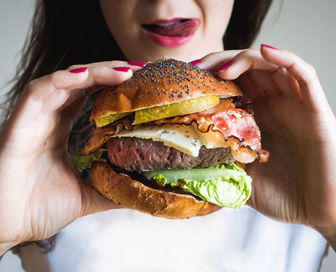 Health Tips: बर्गर खाएंगी तो बढ़ेगा मोटापा और कमजोर होगी हड्डियां ...