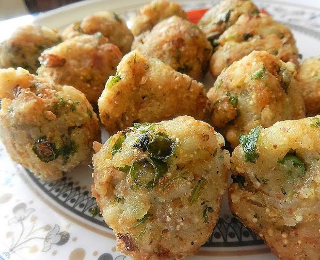 How To Cook Poha Namkeen Pakoda Recipe At Home | how to cook poha ...