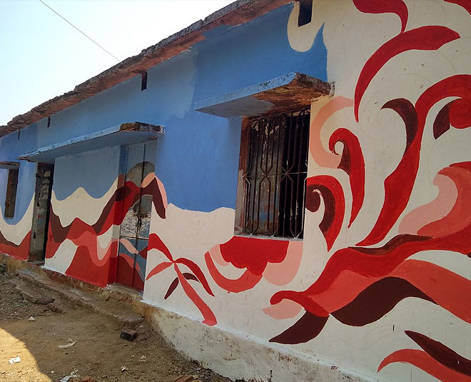 Jharkhand Kids Paint The Town Red With Period Themed Grafitti To Fill ...