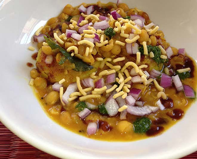 Spicy And Easy Mumbai Style Ragda Chaat Recipe With Less Ingredients ...