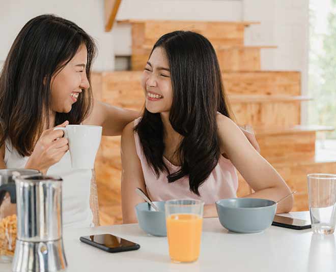 जरूरत से ज्यादा केयरिंग बन सकती है दखलअंदाजी, इस तरह बदलें अपनी आदत ...