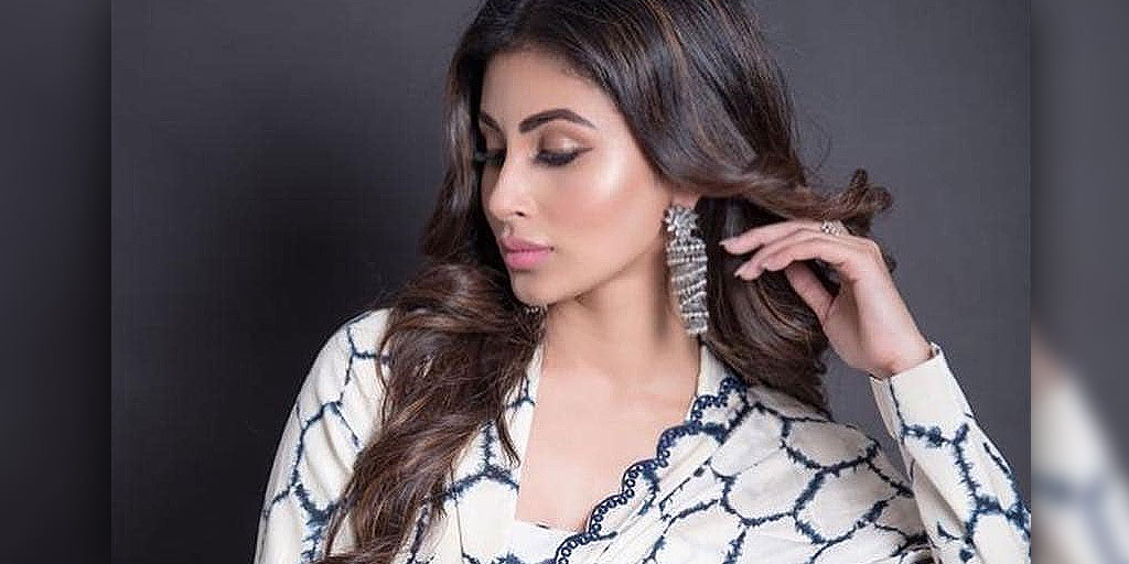 5 Glamorous Looks Of TV Actress Mouni Roy | 5 glamorous looks of tv ...