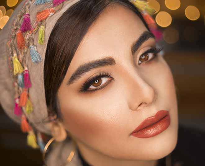 Know About Some Eye Makeup Tips For Mature Skin In Hindi