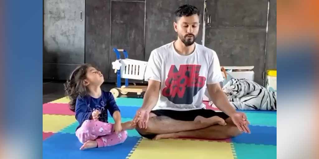 Soha Ali Khan Kunal Khemu Daughter Inaaya Chanting Om Know Its Benefits ...