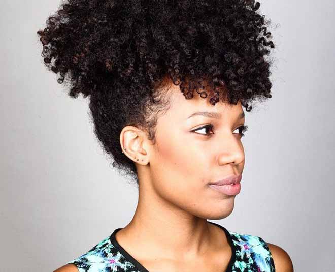 कर्ली हेयर्स के लिए बेहद काम की है Pineappling Hairstyle Trick, जानिए ...