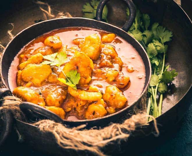 This Creamy Shahi Aloo Sabzi Tastes Delicious With Parathas