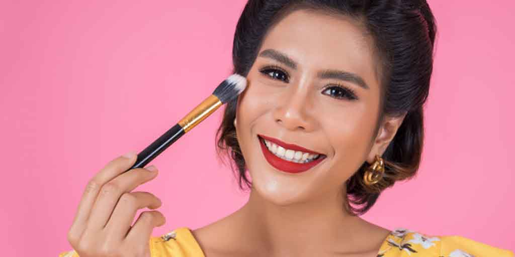 Know What To Do If You Applied Too Much Blush In Hindi-अगर गलती से लग ...